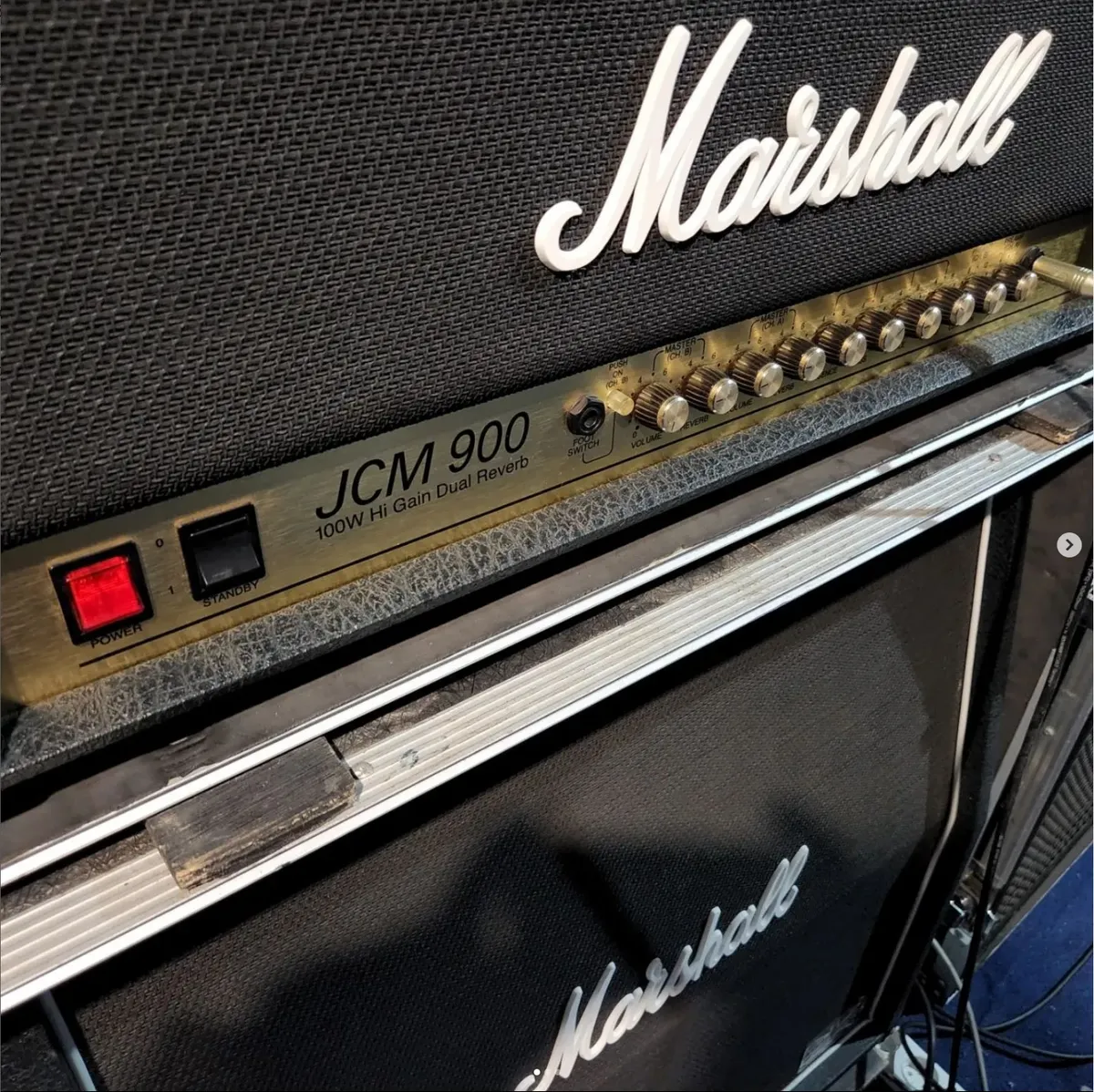 Marshall JCM 900 + 1960: Kombinasi Ikonik untuk Gitaris Profesional ...